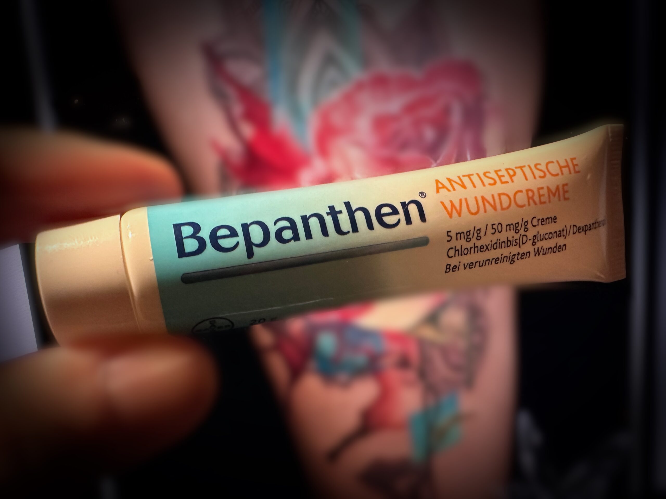 Bepanthen Wund- und Heilsalbe zur Pflege von Tattoos